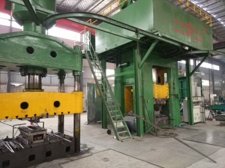 What are the commonly used forging equipment | Gold emperor